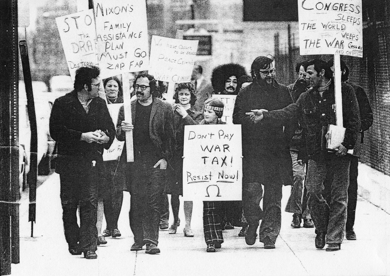 Aug. 21, 1971: Anti-war Protesters Raid Draft Offices - Zinn Education ...