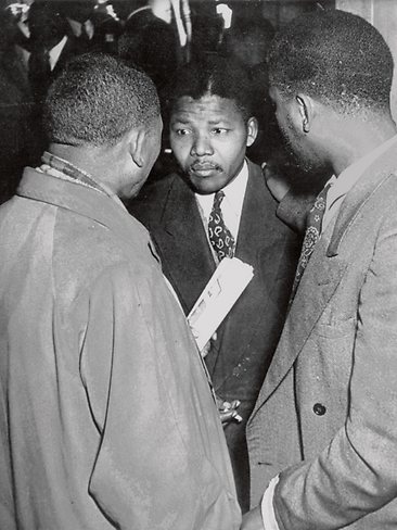 356306-nelson-mandela-at-the-defiance-campaign-trial-1952 - Zinn ...
